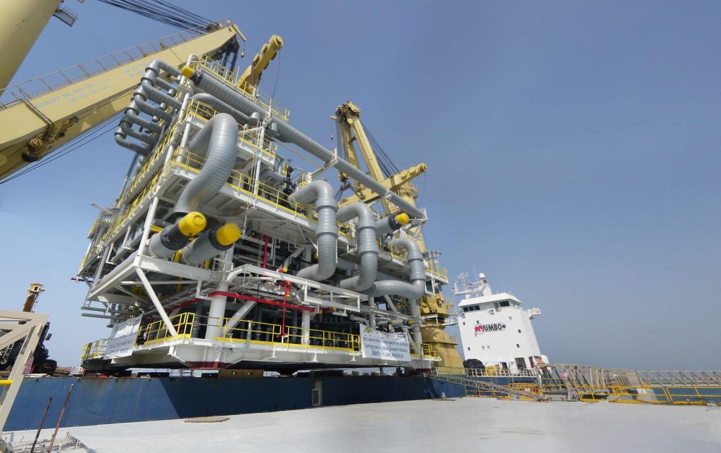 Loading a LNG module » Jumbo Maritime
