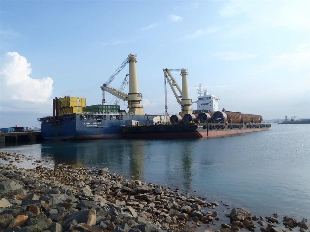 Jumbo transports 16 piles for the prelude field » Jumbo Maritime