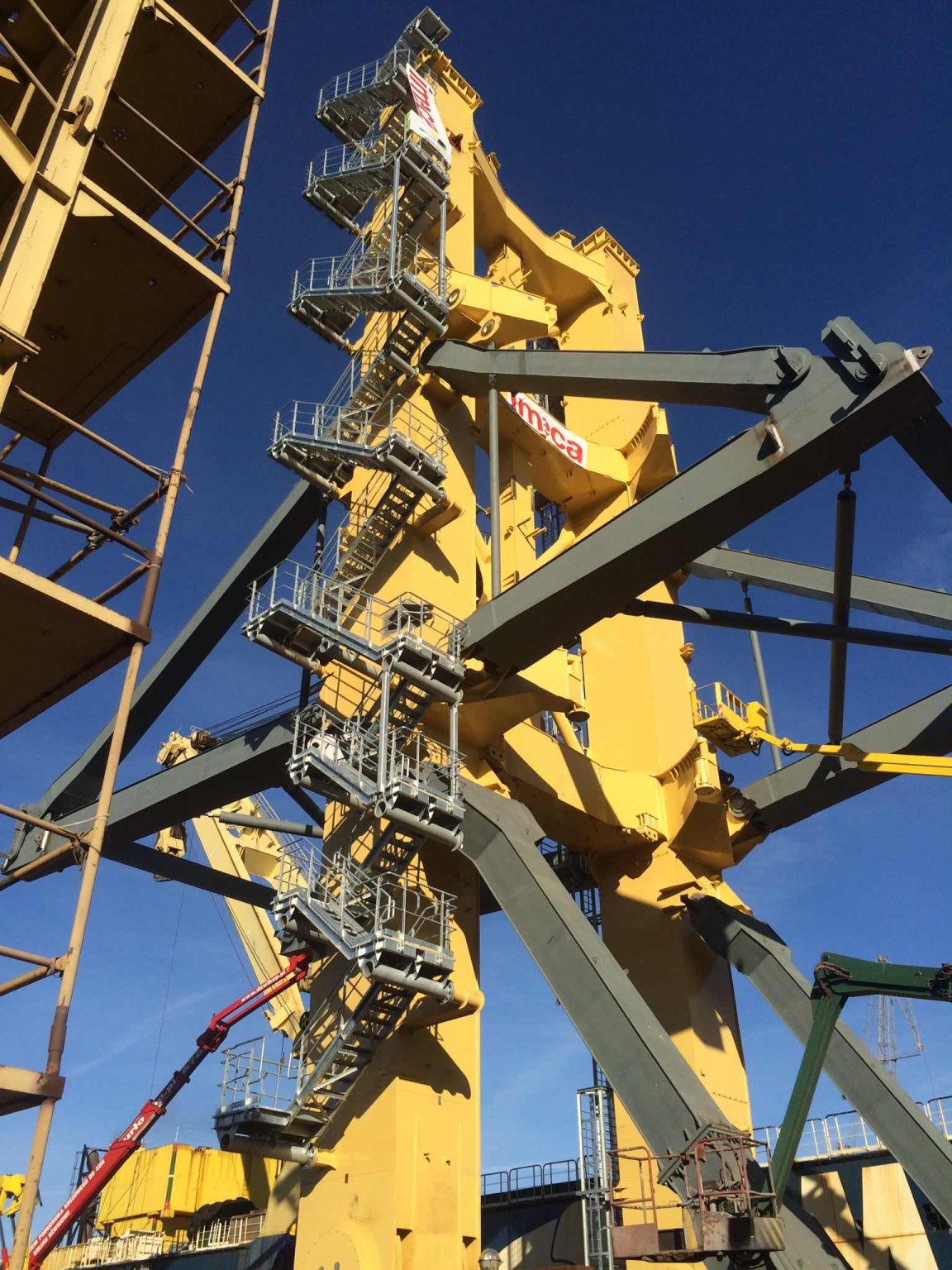 Jumbo Jubilee transports 44m high vertical lay system » Jumbo Maritime